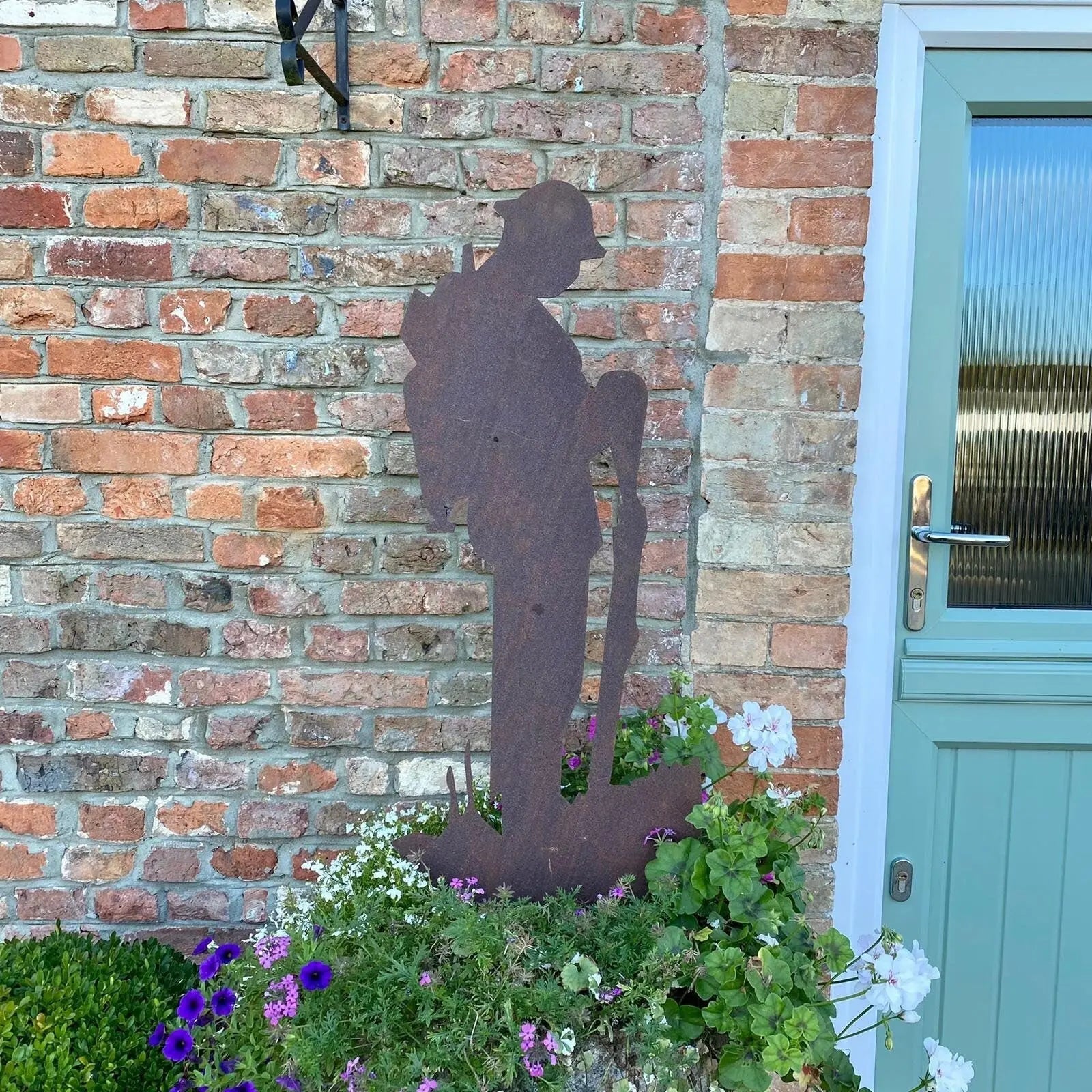Rusty Metal Soldier Garden Statue, Remembrance Feature – The Foalyard